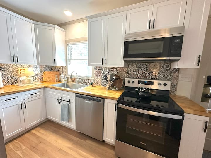 Brick Street Retreat - Tyler, TX