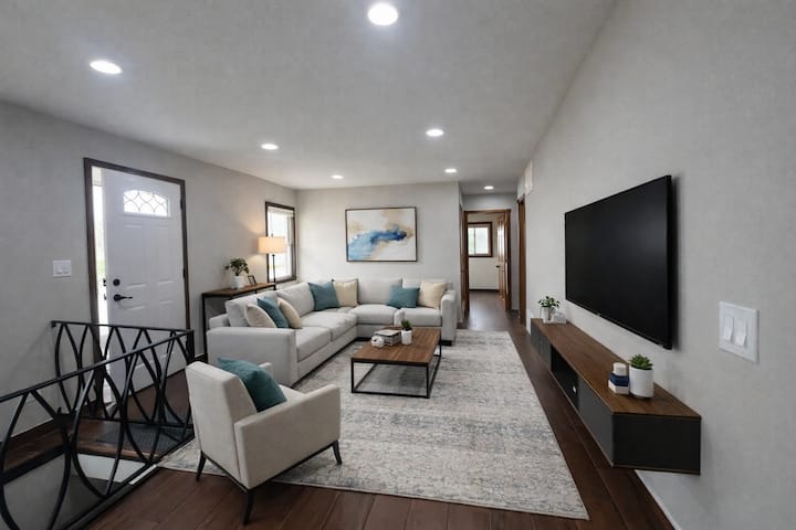 Displaced Housing | 5br | Pet Friendly - Schaumburg