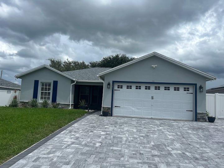 Cozy 2br Home Near Disney/fast Wifi & Full Kitchen - Davenport, FL