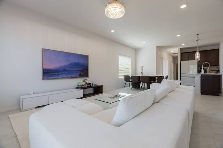 4br Modern Home Near Netflix & Isleta Amphitheater - Albuquerque, NM