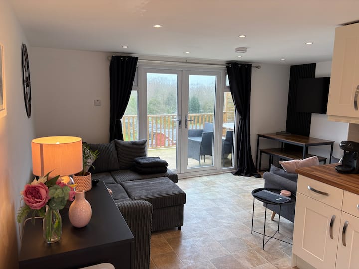 Moonlight Lodge - Snowdonia Dog Friendly Lodge - Caernarfon