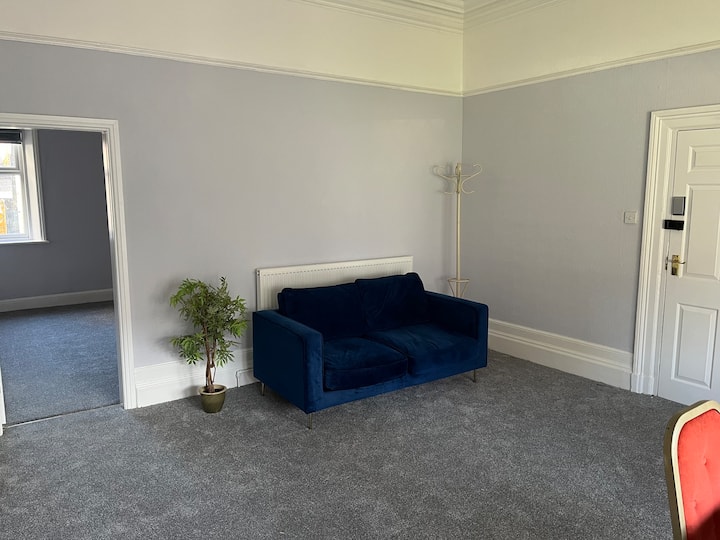 Large House. Great Central Location For Southport - Ormskirk