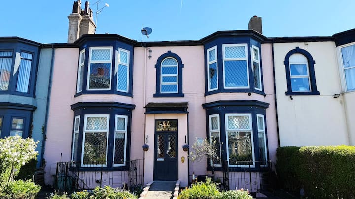 Large House. Great Central Location For Southport - Southport