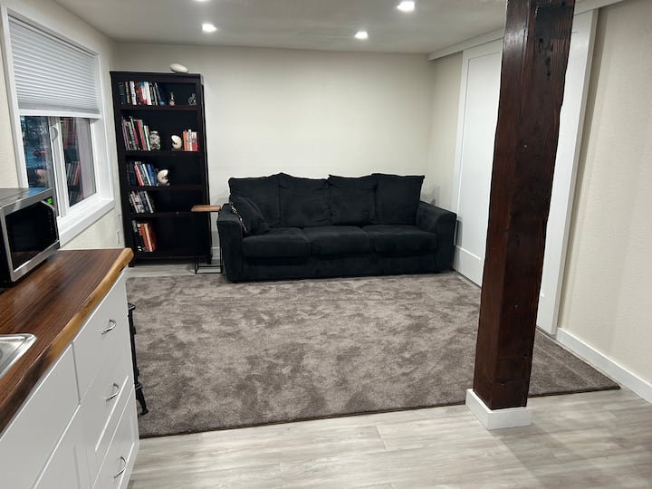 Beautifully Renovated Private Apartment. - Astoria, OR