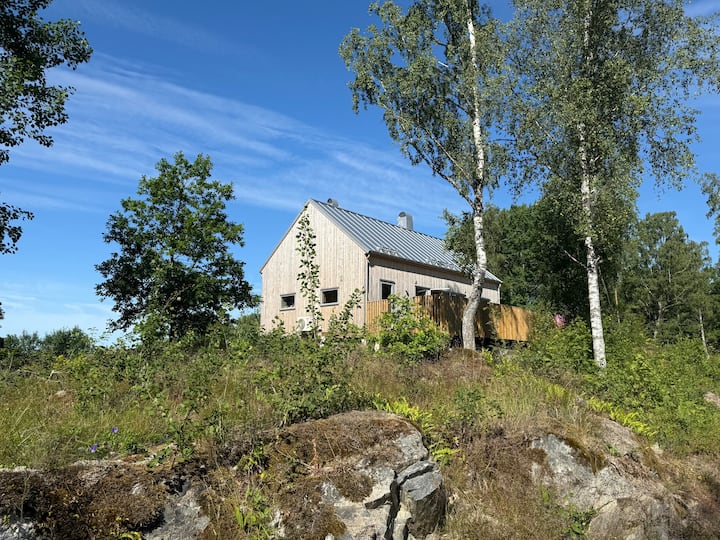 Bo Modernt Mitt I Naturen – Vid Sjön Glan - Finspång