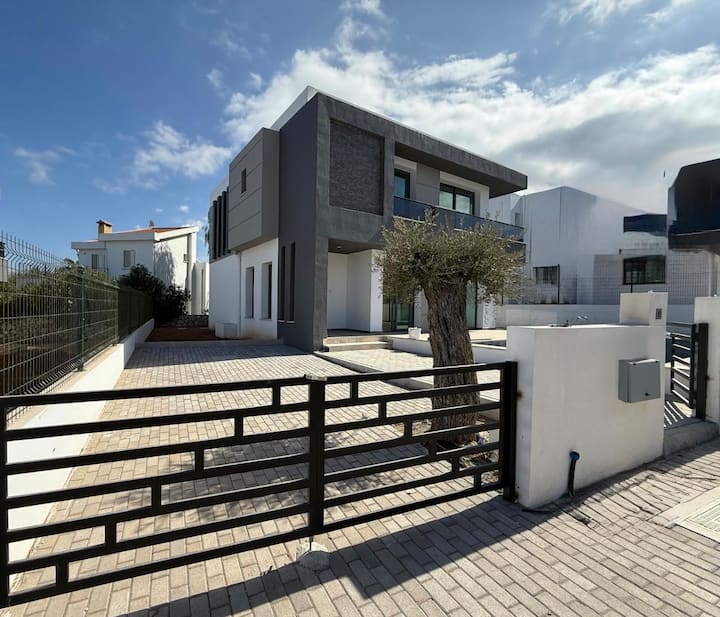 Luxury 3+1 Villa Duplex With Private Pool In Girne - Girne