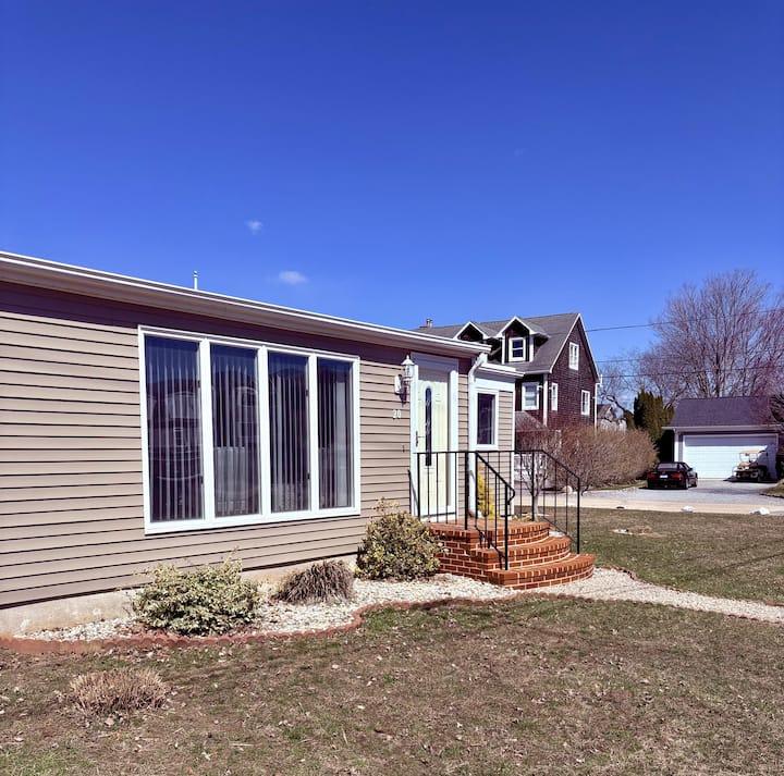 Bonnet Shores Escape - Jamestown, RI