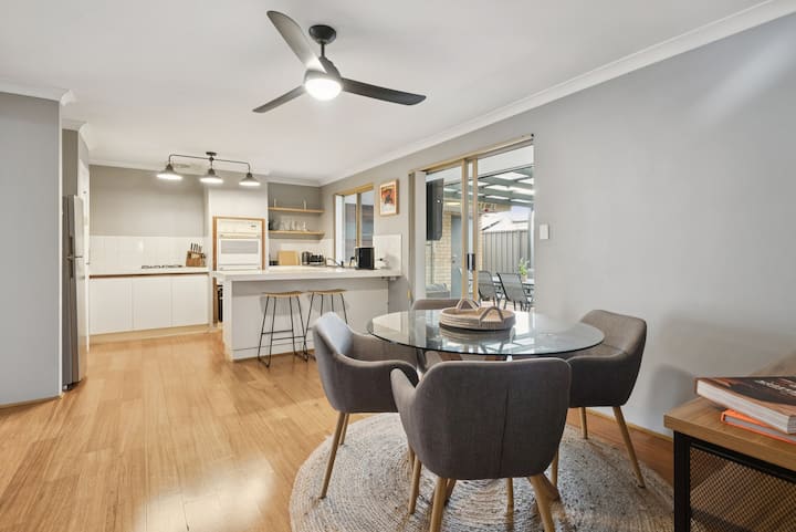Spacious Yokine Villa W/ Courtyard + Ac | Near Cbd - Perth