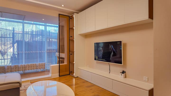 Unit B. 1 Br, 2 Beds, Half Bath And Full Kitchen. - Ulaanbaatar