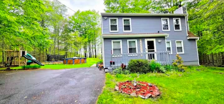 Modern Woods Pocono Cabin W/ Pool & Fire Pit - Pocono Lake