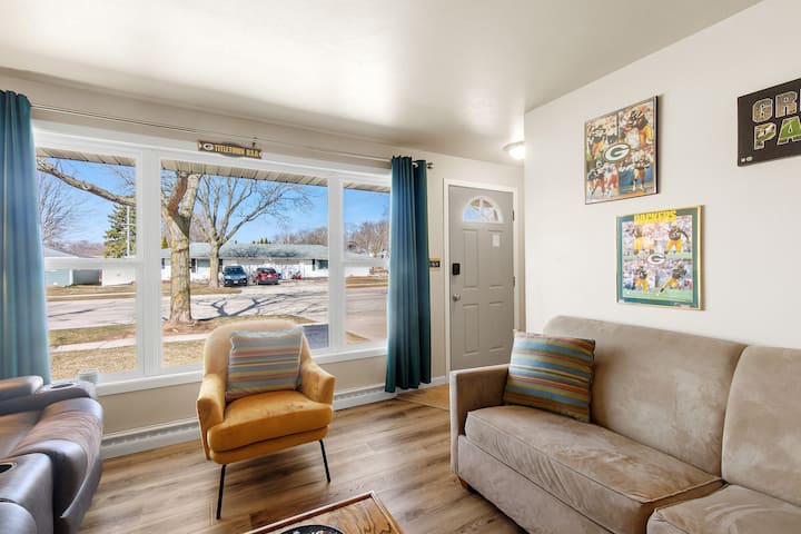 *New* - The Classic Oneida Tailgate House - Green Bay, WI