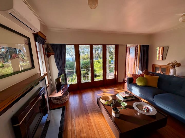 Retro Coastal Retreat - Whangārei