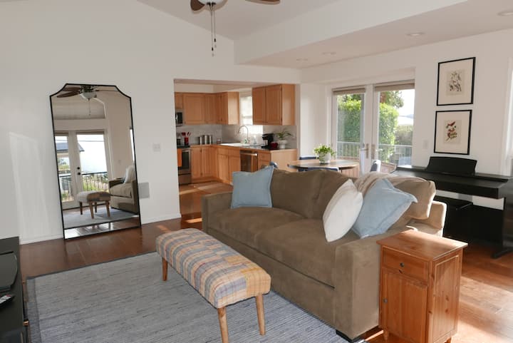World Cup / Downtown Kirkland / Views/ Hot Tub/ Ac - Kirkland, WA