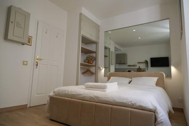 Petite Fleur - Studio Vieil Antibes-plage à 5 Min - Antibes