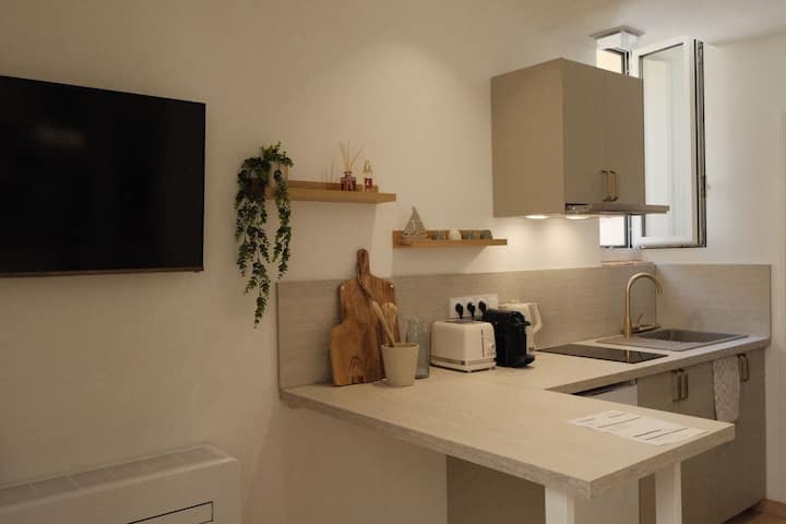 Petite Fleur - Studio Vieil Antibes-plage à 5 Min - Antibes