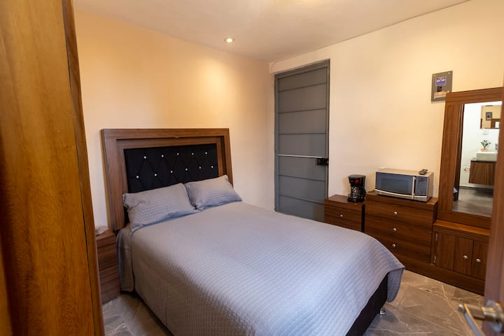 Excelente Habitación Nueva Con Baño Y Cochera - 