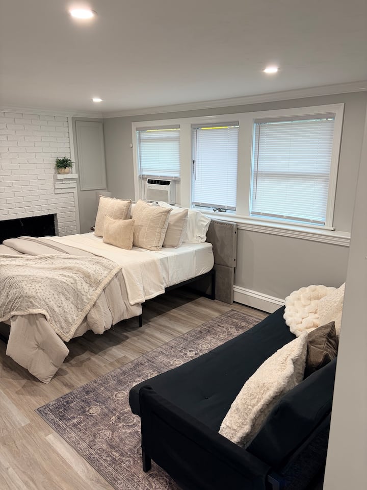 Sleeps 4 Queen+futon 15 Min From Gillette Stadium. - Norwood, MA
