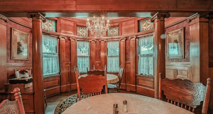 Bethany Princess Suite | Queen Canopy Retreat - Lake Hartwell