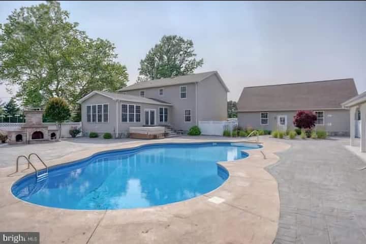 Private Pool, Hot Tub & Event Space W/ Bbq - Greensboro, MD