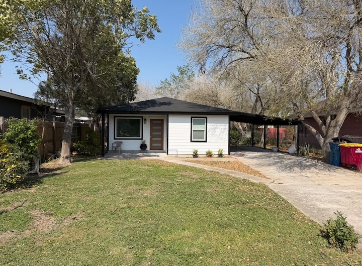 Beautiful House In Brownsville! - Brownsville, TX