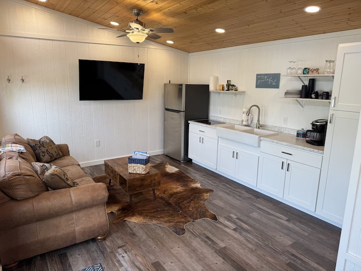 "Justice" Cabin 3 At Eagle Hollow! - Marion, IL