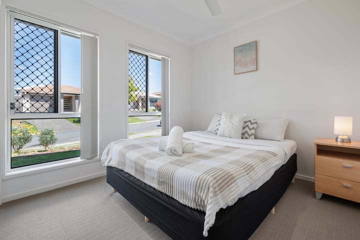 Sunlit Retreat |Female-only Stay| Private Bathroom - Ipswich, Australia