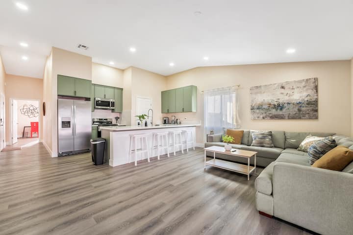 5bd/4bth - Double Primary Suites Near Airport - ラスベガス