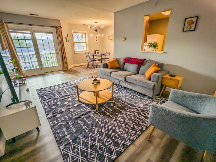 Top Floor | Walk To Miami University | Quiet - 卡姆登