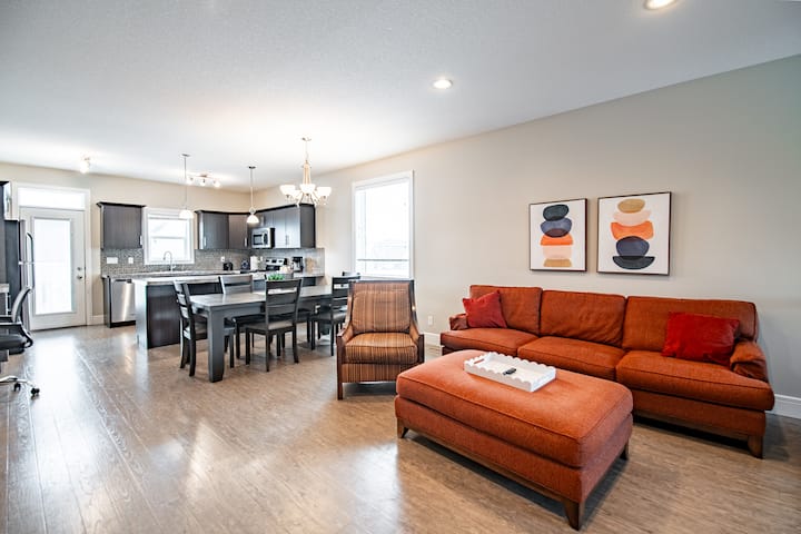 Modern 3bdr 2bth Upstairs Legal Suite - Red Deer