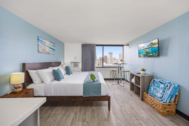 20th Floor Studio With Ocean View - Kāhala Beach, HI