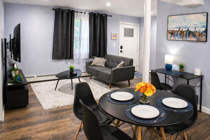 Cozy Modern Apt • 
20 Min To Nyc • Private Entry - North Bergen, NJ