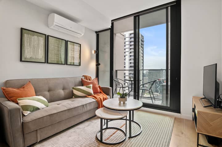 Cozy 2b Escape | Skyline Views | Pool, Gym, Sauna - Kensington