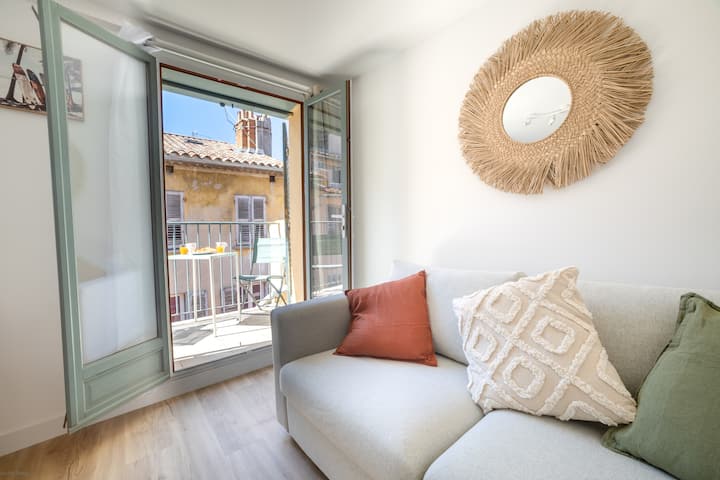 Duplex Climatisé Avec Balcon En Centre Ville - La Seyne-sur-Mer