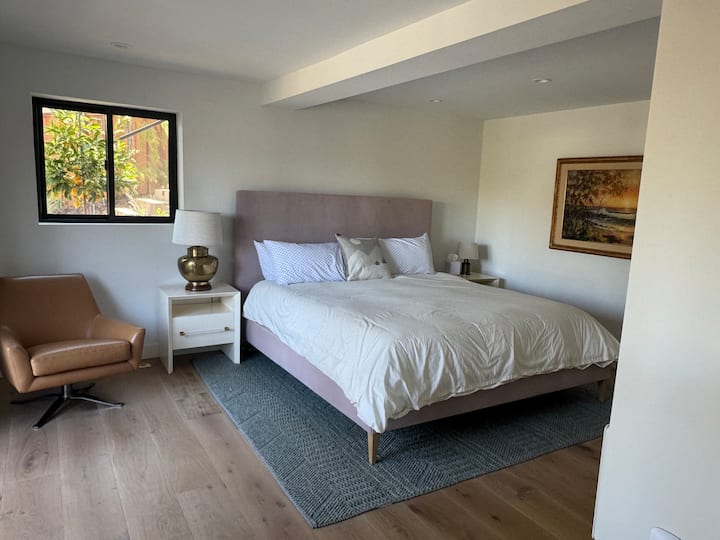 Scenic Oasis With Outdoor Sauna - San Mateo, CA