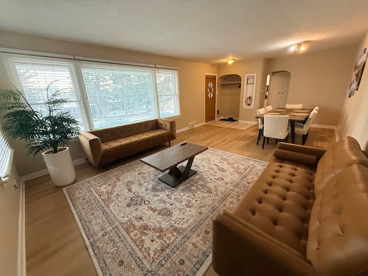 3br House By Uofc, Sait, Stadium, Banff Tr. 85" Tv - カルガリー