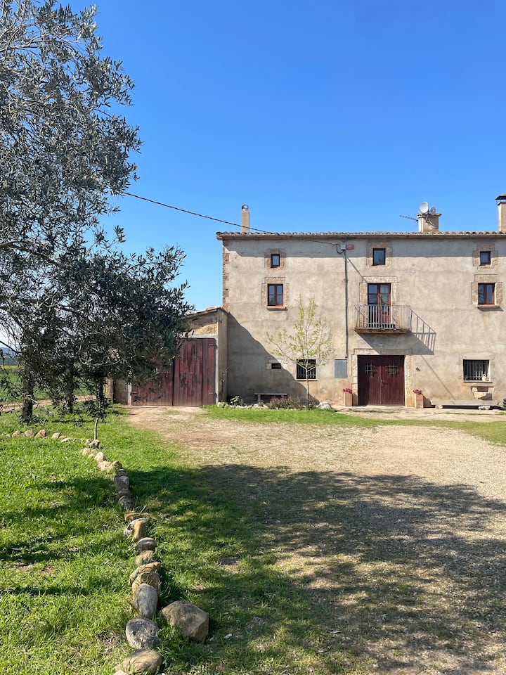 Casanova Traver: Història, Natura I Vistes. - Besalú