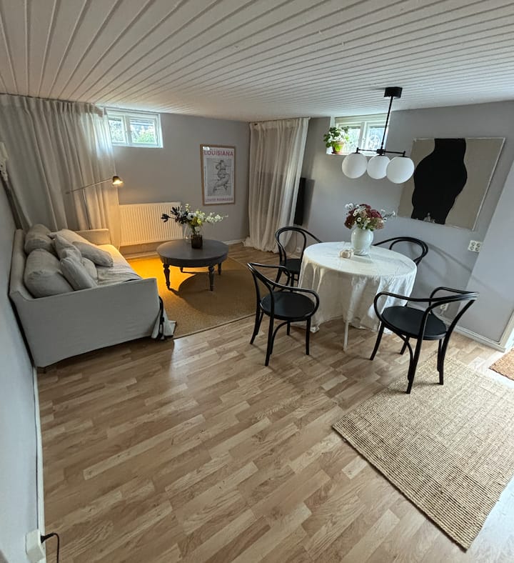 Central Källar-lägenhet I Villa - Partille