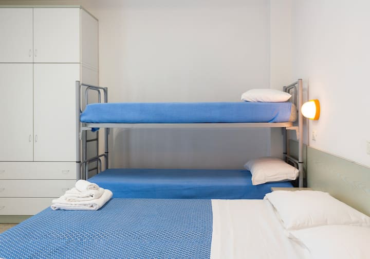 Camera Famigliare Con Bagno Privato E Terrazzino - Cattolica