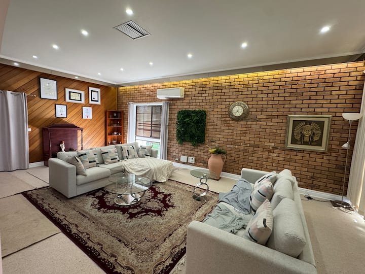 Big Brick House - Quiet Peaceful- Near Woodgroove - Melton
