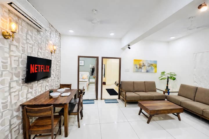 Love Den 2 Aesthetic Cozy 2bhk| • Modern • Serene - Vijay Nagar