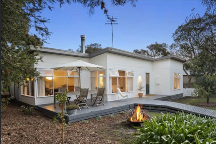 June House At Rye
Minutes To Beach & Hot Springs - Sorrento