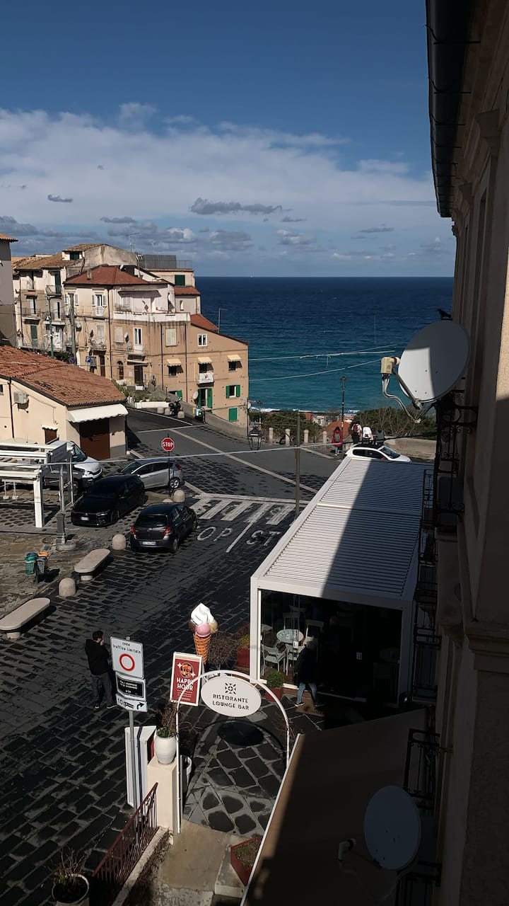Sea View Apartment In Tropea – 8 Guests, Center - Tropea