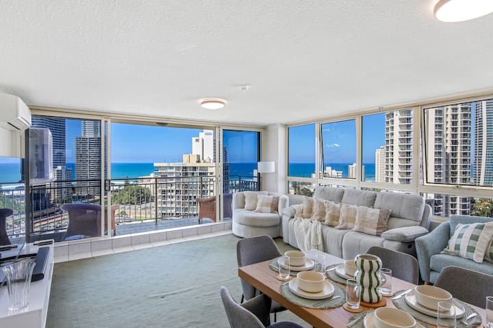 Salt & Sky Arcade - Sleeps 12 - Surfers Paradise