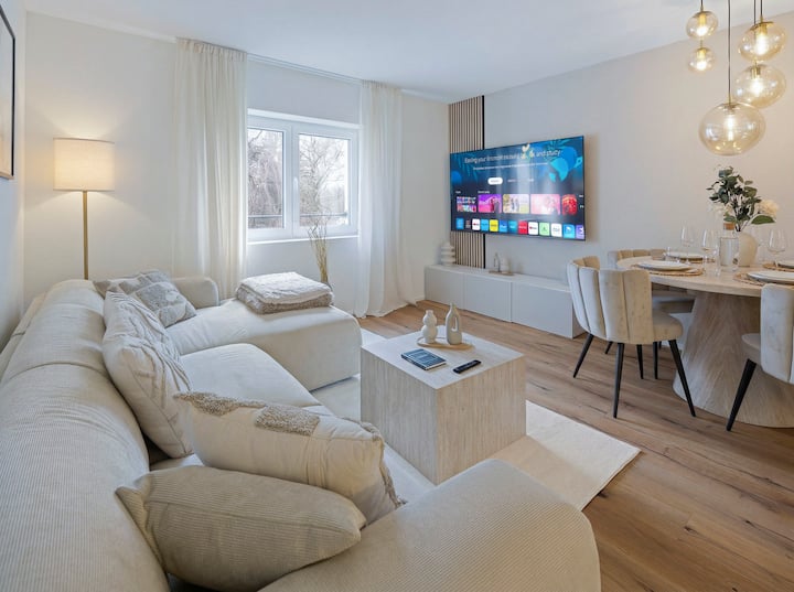 Havn | Urban Riverside | Terrace | Cinema |Airport - زيورخ