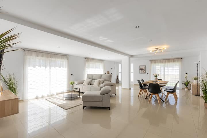 Villa Privada Con Piscina Jacuzzi Y Sala De Juegos - La Pobla de Vallbona
