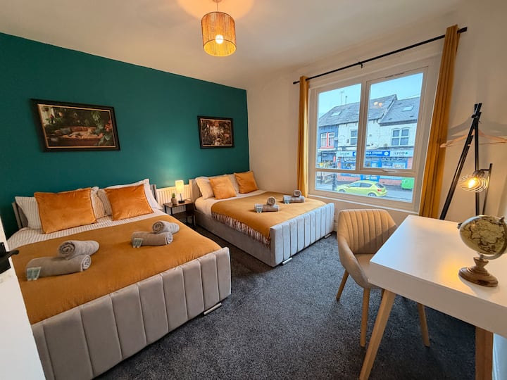 Urban Haven Central Retreat | Free Parking | 16ppl - Castleton