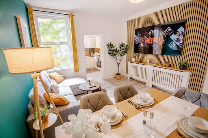 Urban Haven Central Retreat | Free Parking | 16ppl - Sheffield