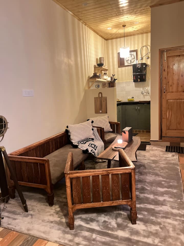 Mall Rd 1km |Landour| 2bhk | Balcony Entire House. - Mussoorie