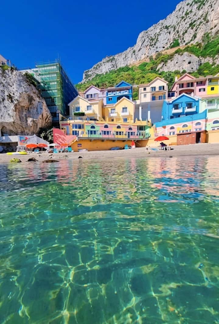 Casa Leon, Stunning Caleta Loft - Gibraltar