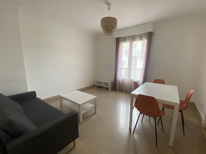 Appartement Idéalement Placé, Rue Calme - Tours
